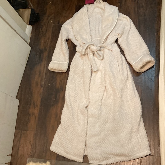 Charter Club | Intimates & Sleepwear | Dreamy Creamy Plush Robe Full ...